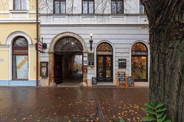 Cívis Ház Zrt. - Üzlethelyiségek, irodák, bérlakások és telekingatlanok